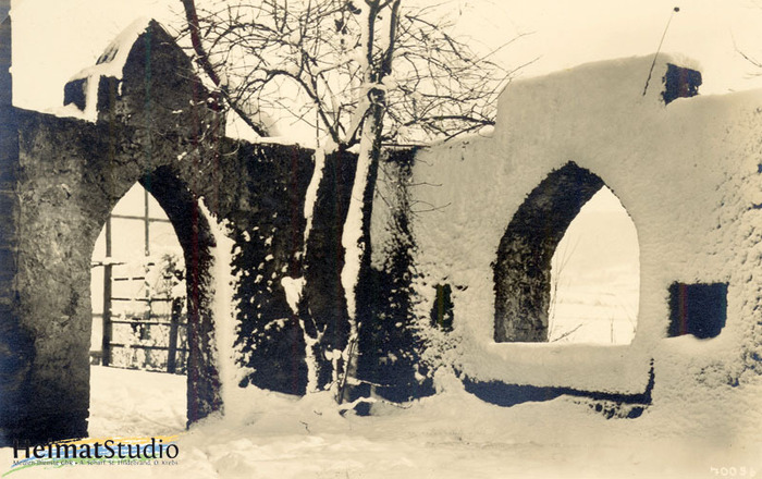 Architektonische Zeugen der Burg Stein im umliegenden Gebiet ...
